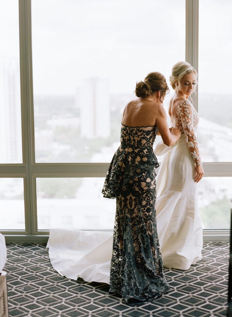 Chic Wedding at The Post Oak Hotel Houston | Kelly Hornberger Photo
